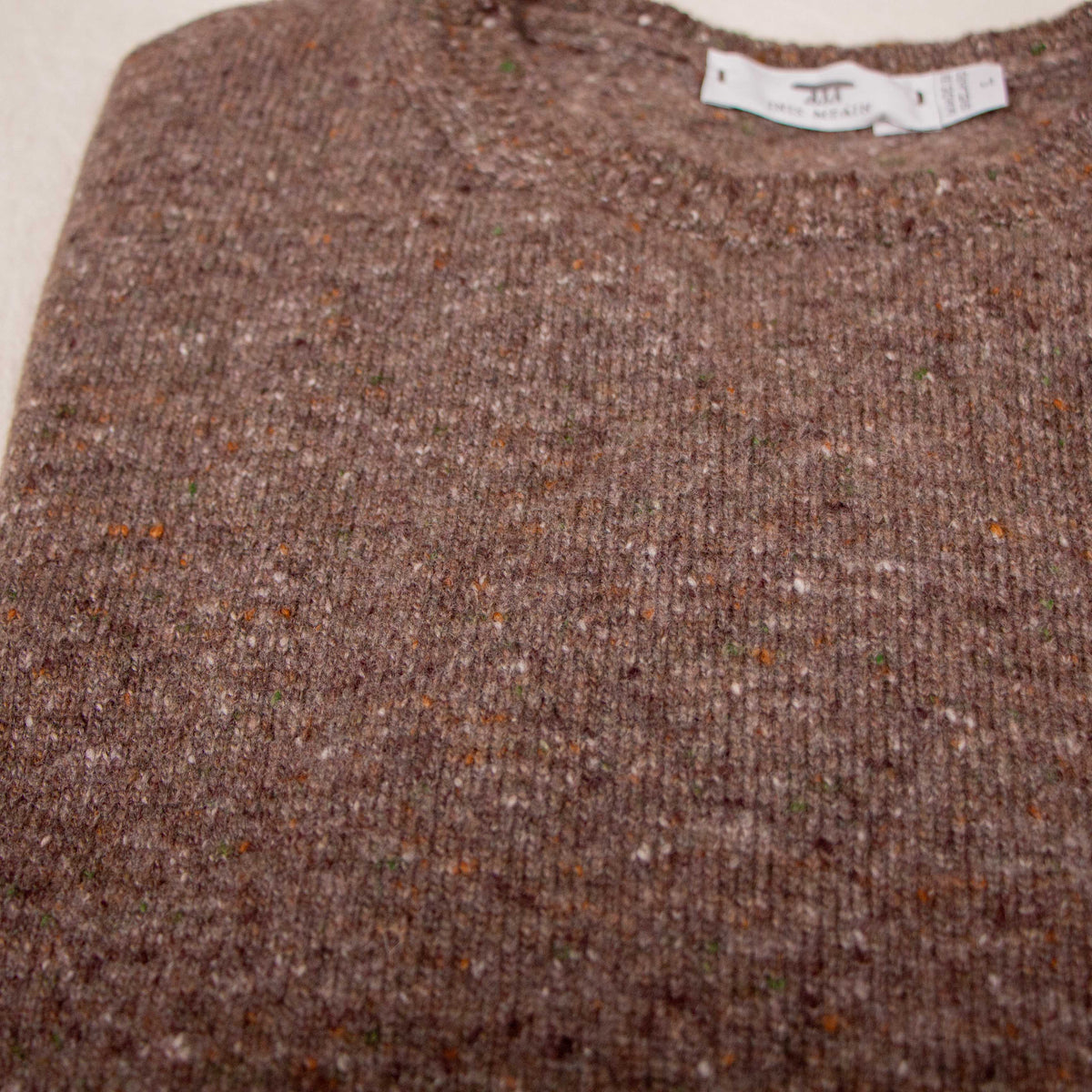 【Inis Meáin】Cashmere Light Crew Neck Brown Fleck – Blue Beach Denim